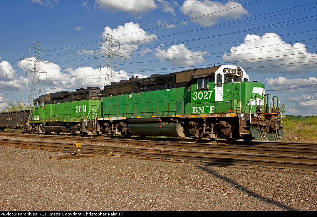BNSF 3027 and BNSF 2811